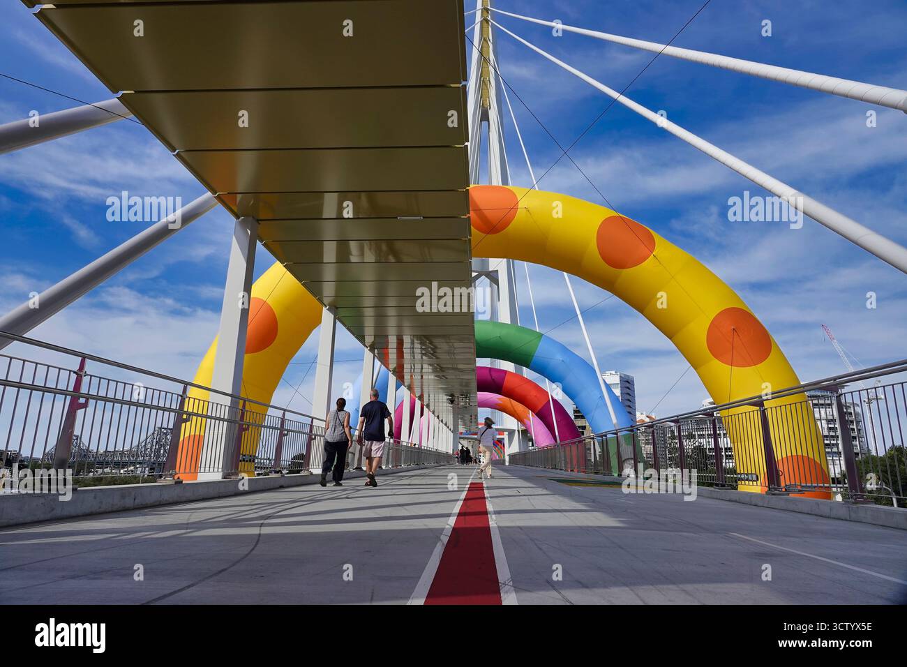 Brisbane, Queensland, Australia. 27th September, 2025 The colourful Kangaroo Point bridge in the ...