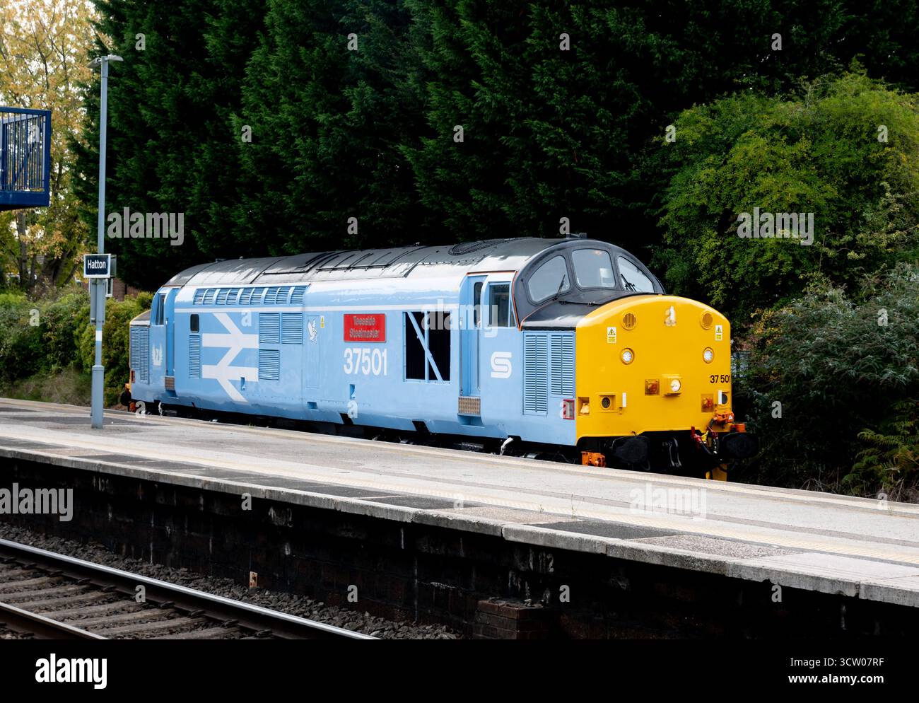 Class 37 diesel locomotive No. 37501 "Teesside Steelmaster" at Hatton ...