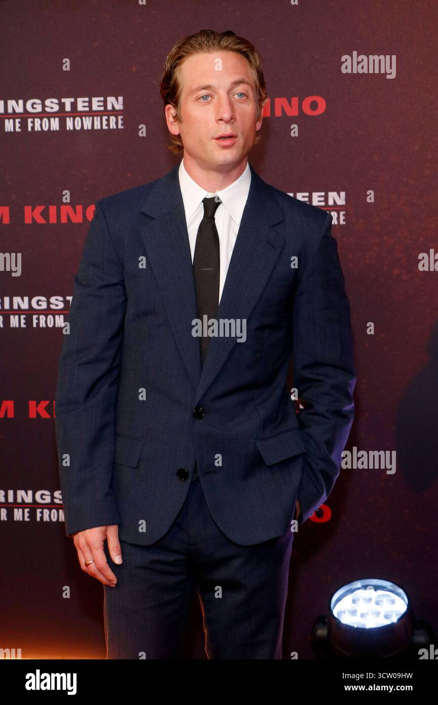 Jeremy Allen White bei der Premiere des Kinofilms Springsteen: Deliver ...