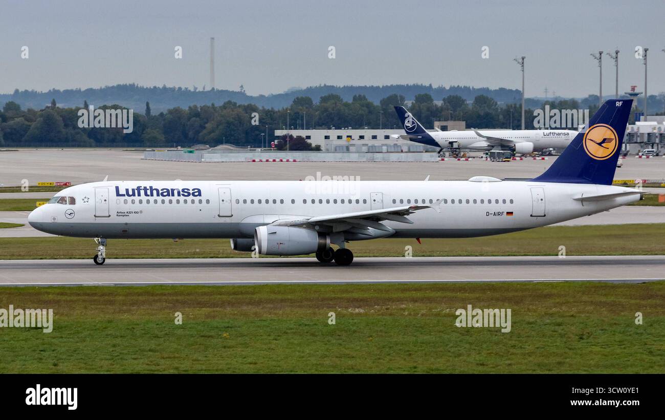 Ein Airbus A321-100 der Fluglinie, Airline, Fluggesellschaft Lufthansa ...