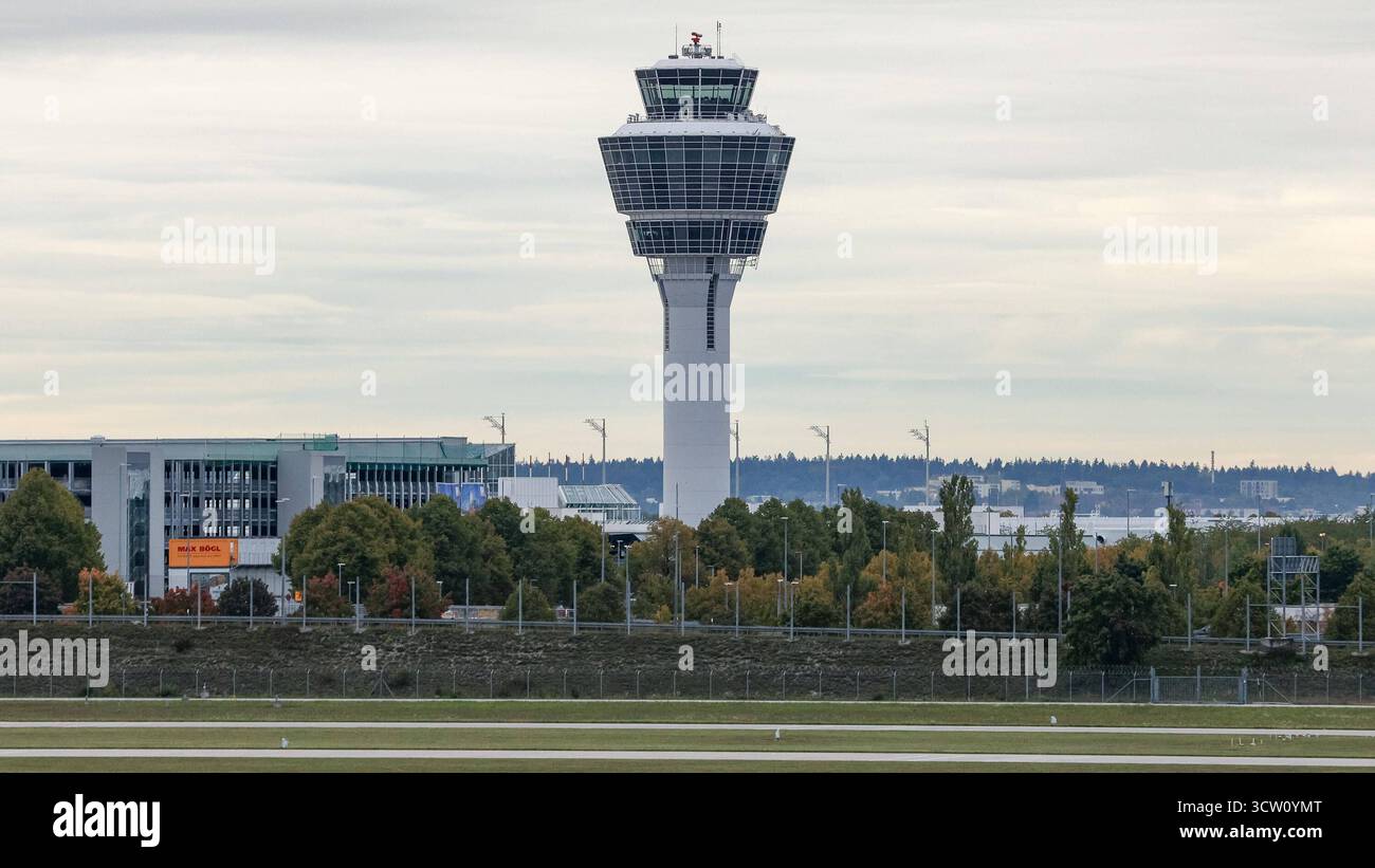 Der Tower am Flughafen Franz Josef Strauß, Airport München, Kontrollturem, Flugsicherung, DFS ...