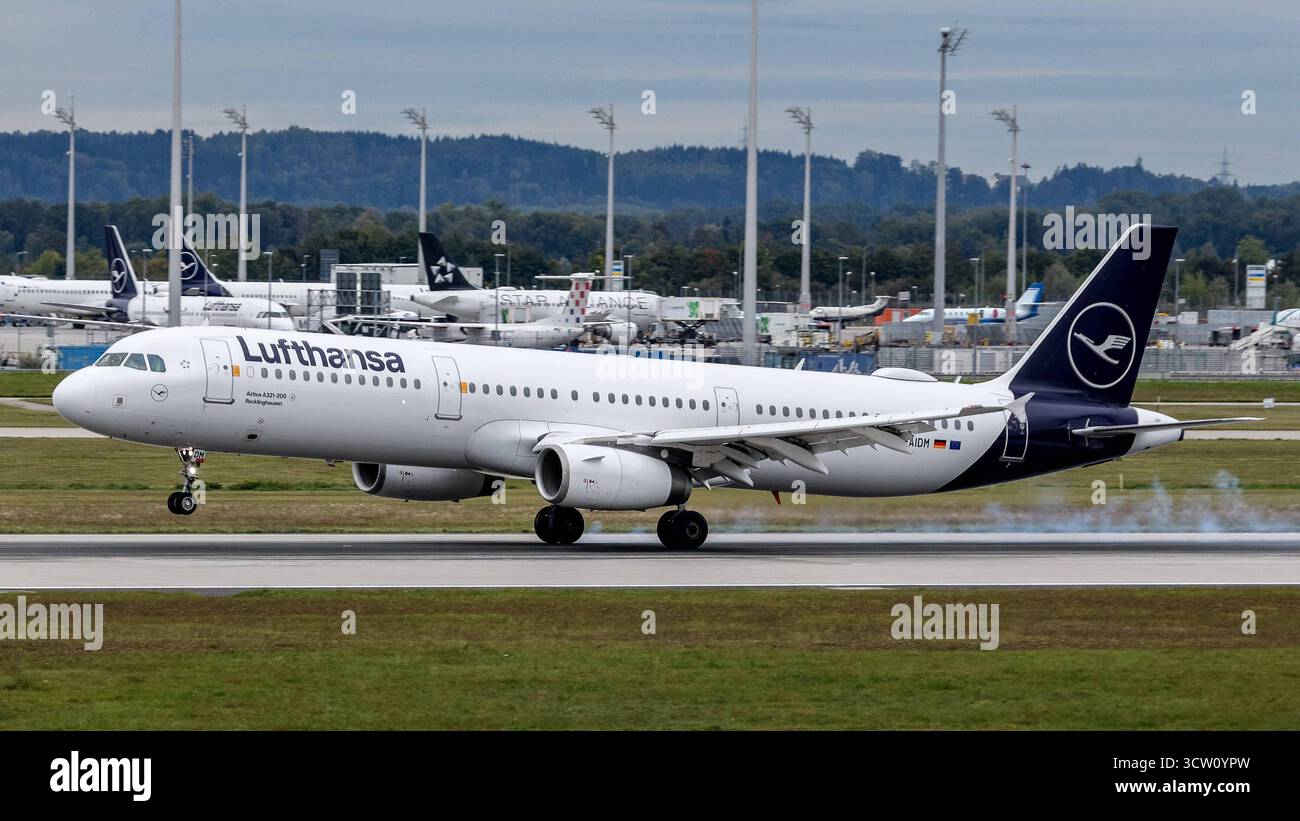 Ein Airbus A321-200 der Fluglinie, Airline, Fluggesellschaft Lufthansa ...