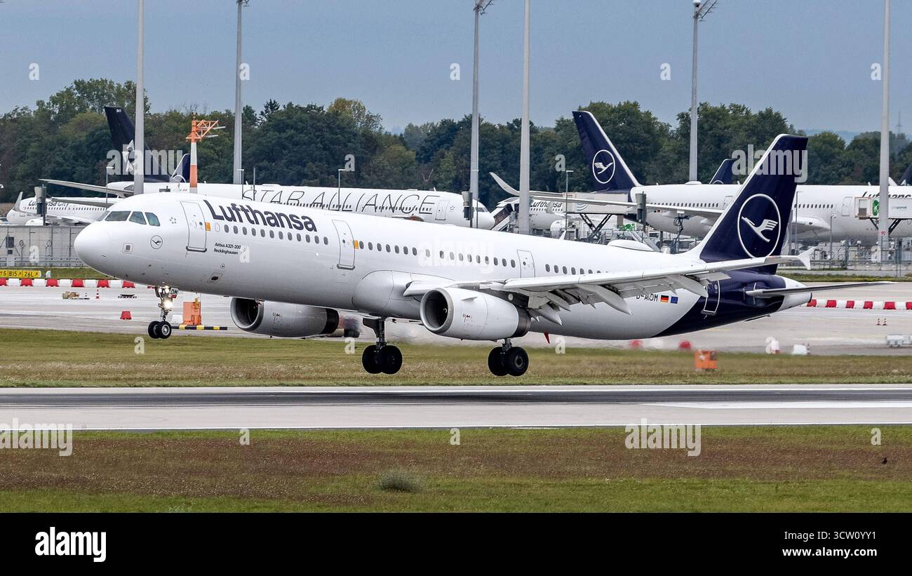 Ein Airbus A321-200 der Fluglinie, Airline, Fluggesellschaft Lufthansa ...