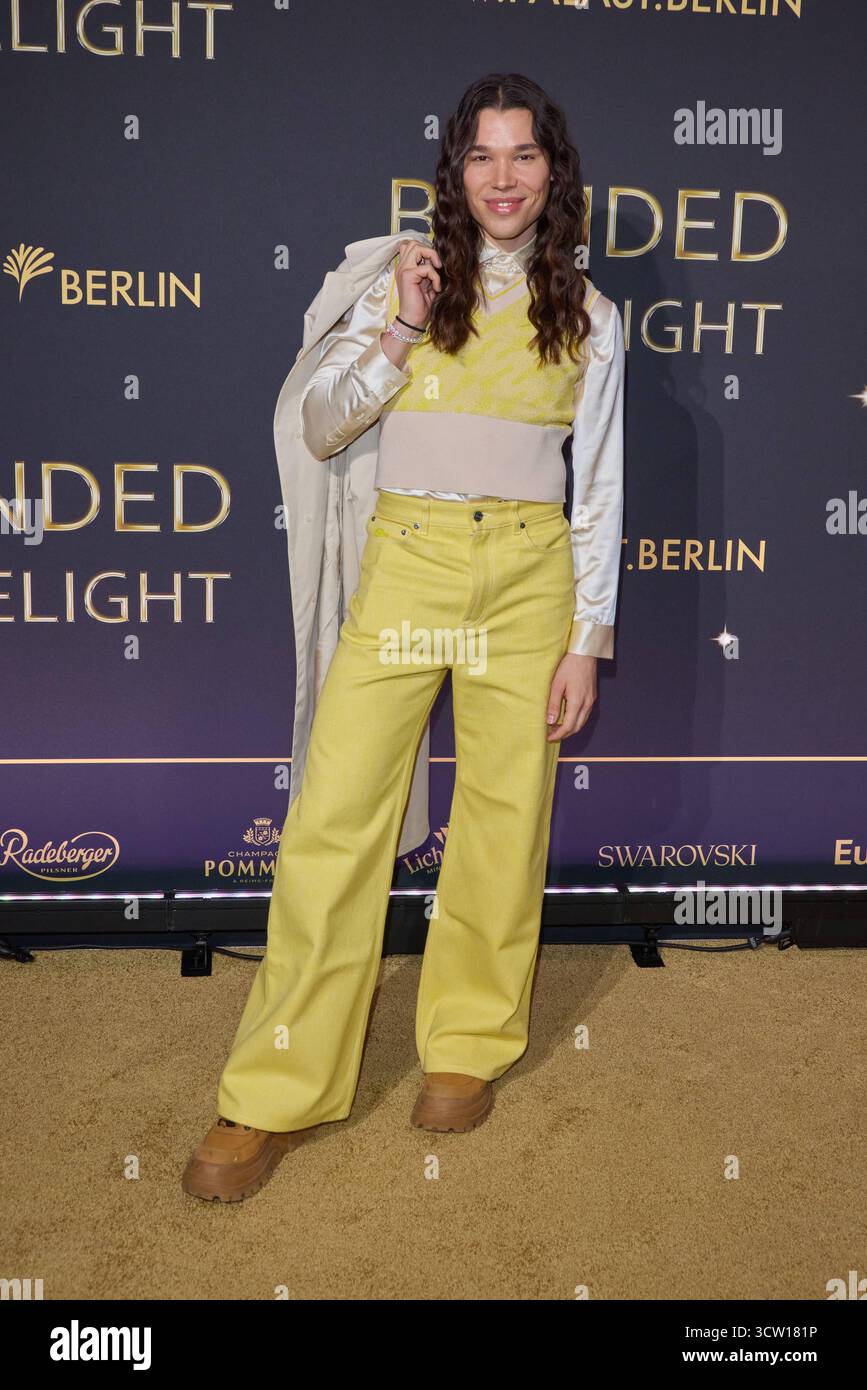Helge Mark Lodder - Weltpremiere der Show BLINDED by DELIGHT im ...