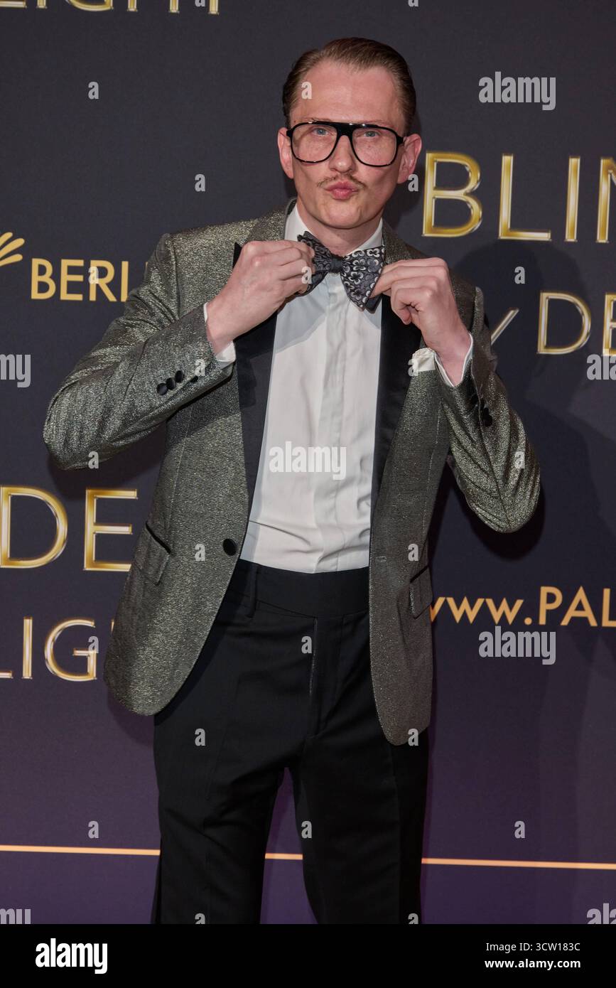 Jan-Hendrik Scheper-Stuke - Weltpremiere der Show BLINDED by DELIGHT im ...