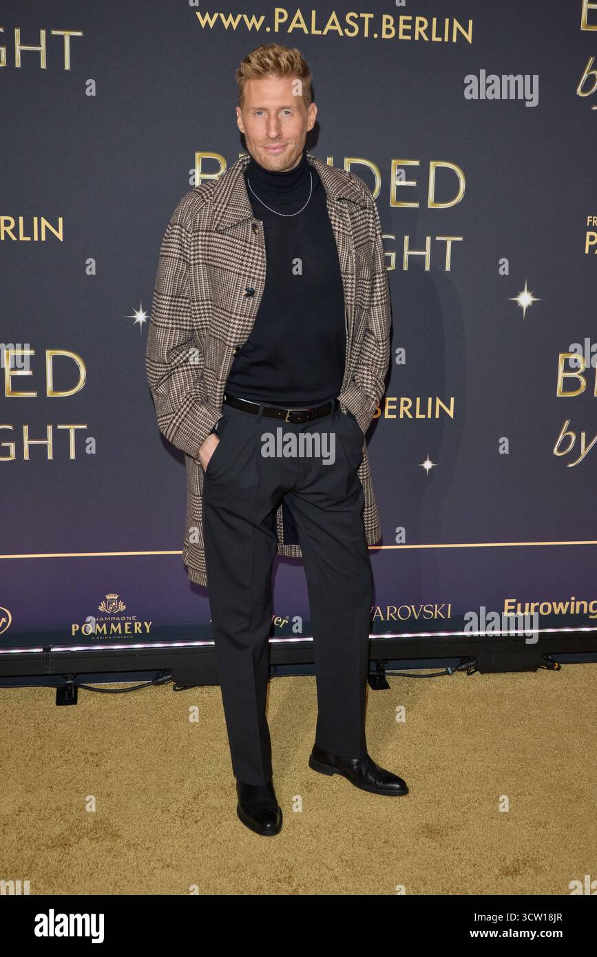 Maxi Arland - Weltpremiere der Show BLINDED by DELIGHT im ...