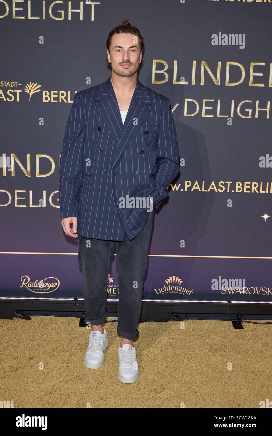 Nicolas Puschmann - Weltpremiere der Show BLINDED by DELIGHT im ...