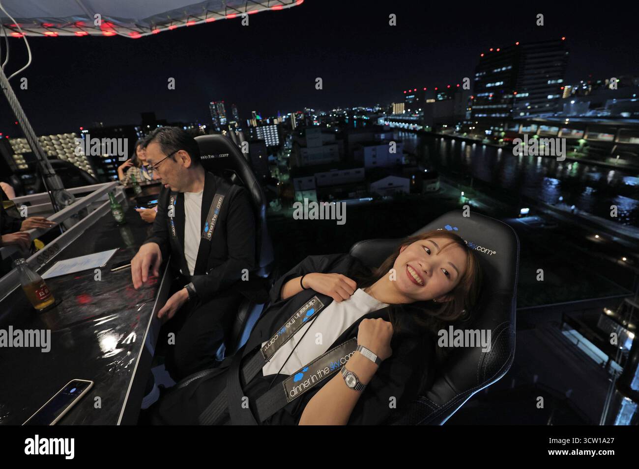 "Dinner in the Sky OSAKA," an aerial restaurant where people enjoy ...