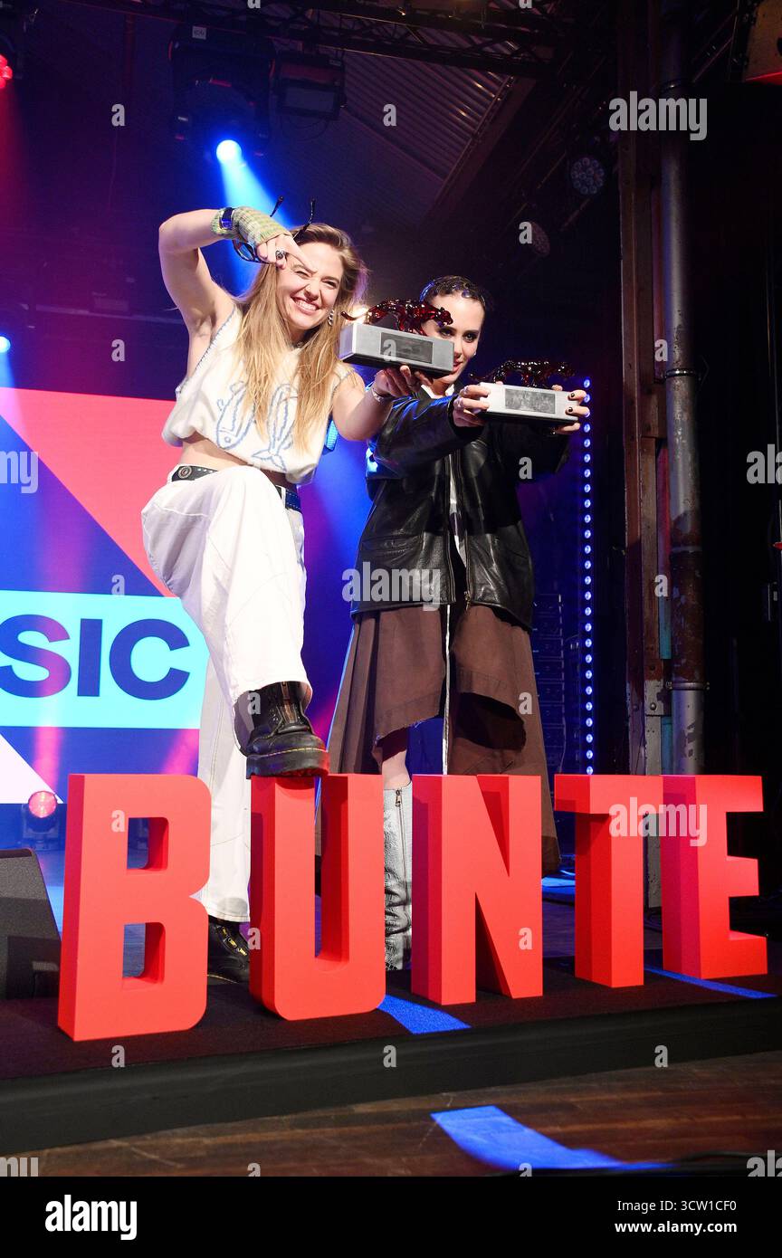 Greta Hirsch und Paula Engels bei der Verleihung der Bunte New Faces ...