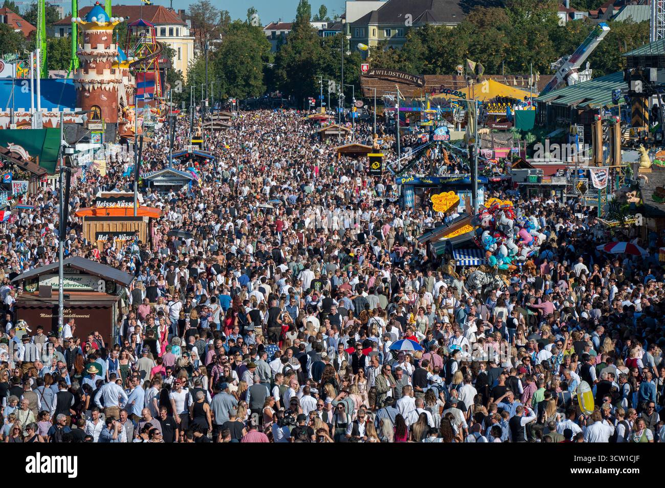 Muenchen, 190. Muenchner Oktoberfest, Menschenmassen in der Matthias ...