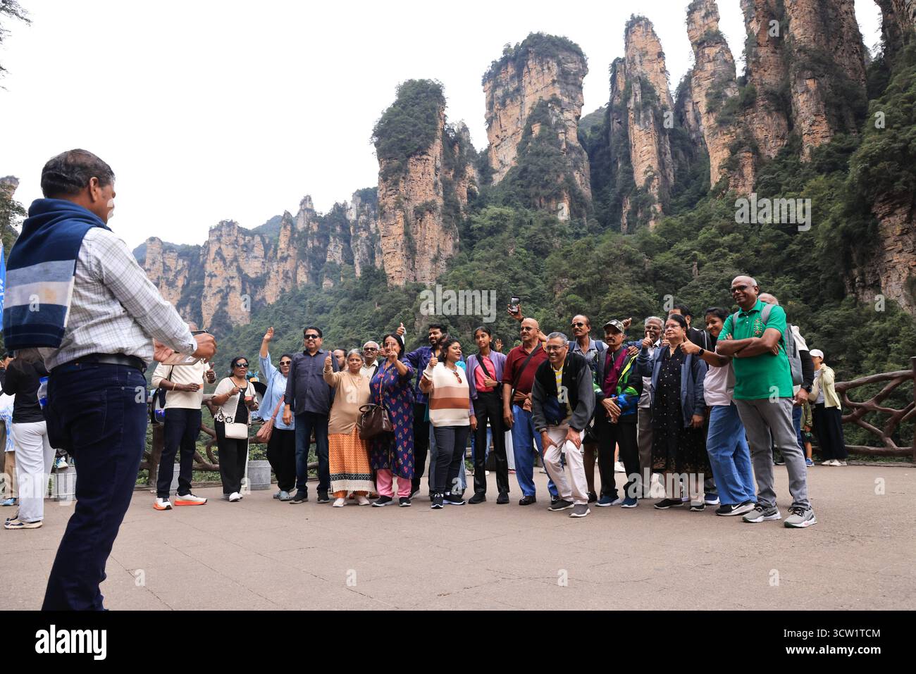 (251009) -- CHANGSHA/SHANGHAI, Oct. 9, 2025 (Xinhua) -- Foreign ...
