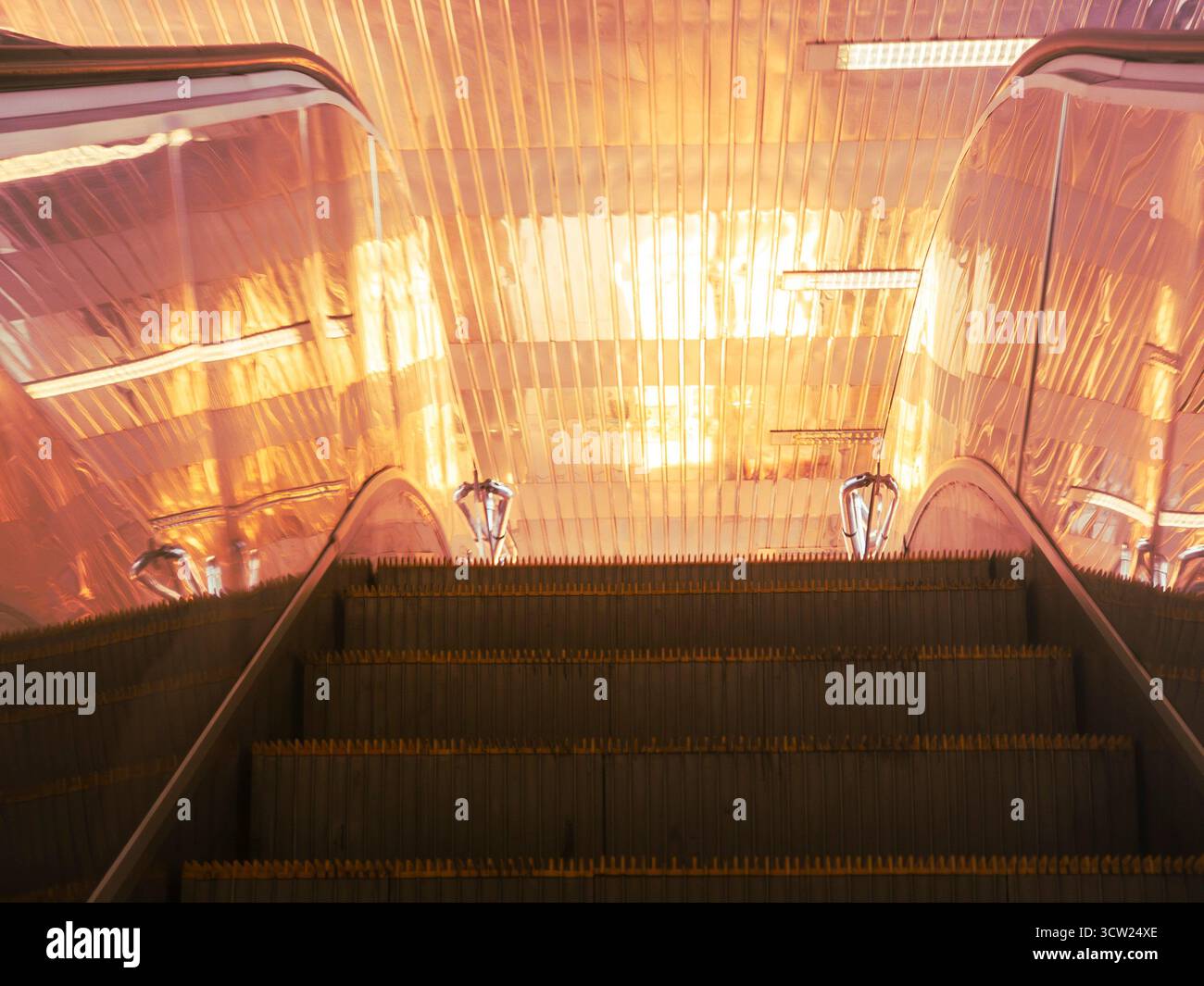 Escalators dark steps ascending hi-res stock photography and images - Alamy