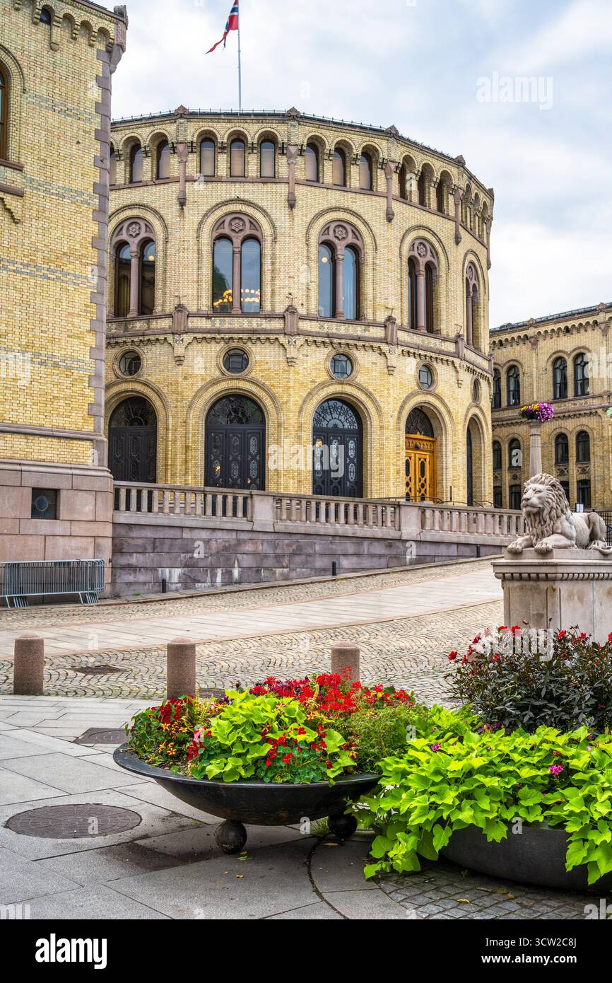 Granite lion guarding the ramp (Løvebakken) from Karl Johans Gate to ...