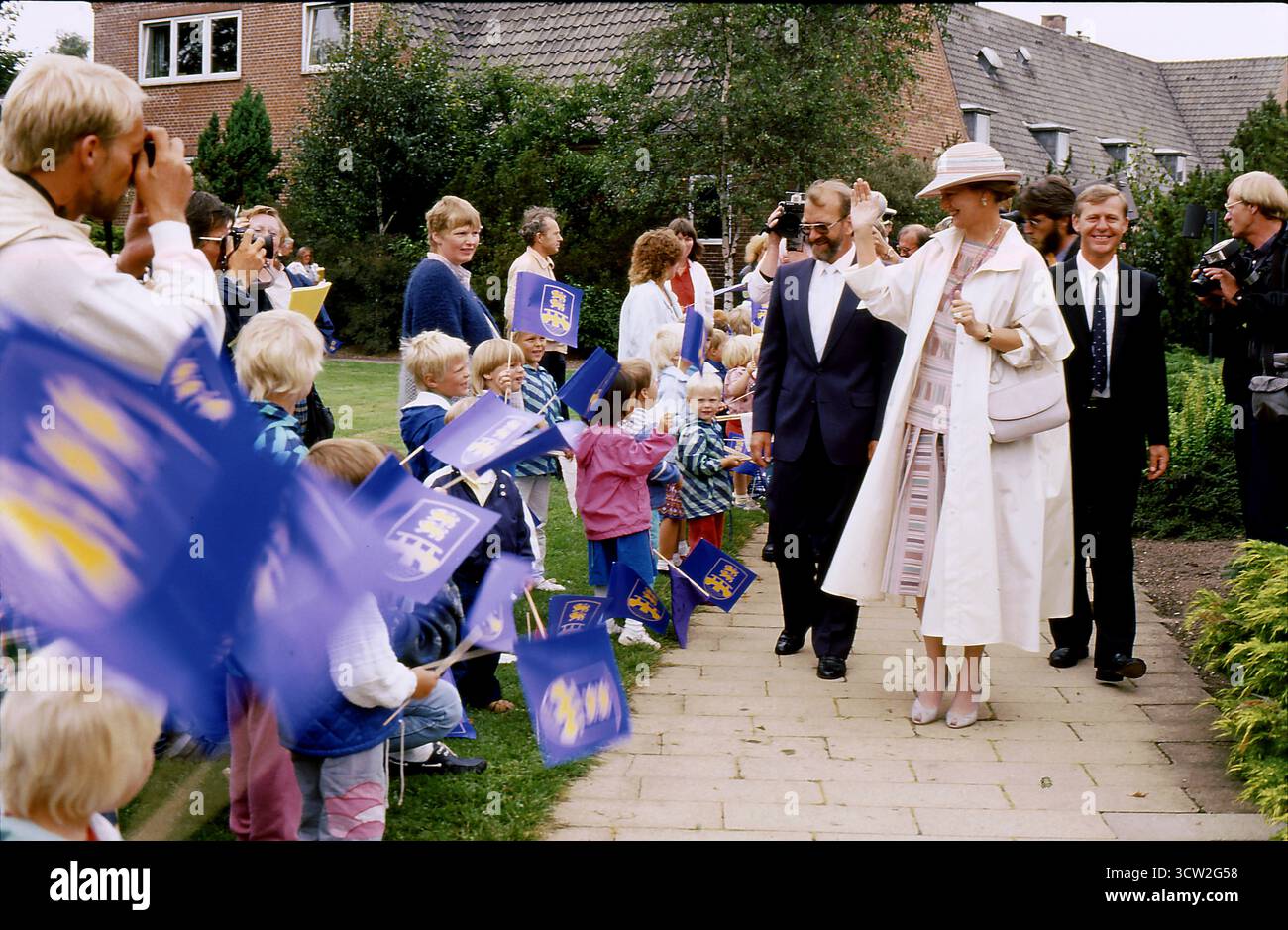 North schlewign/ Denmark/( caption corrections) Childre cheers H.M.The ...
