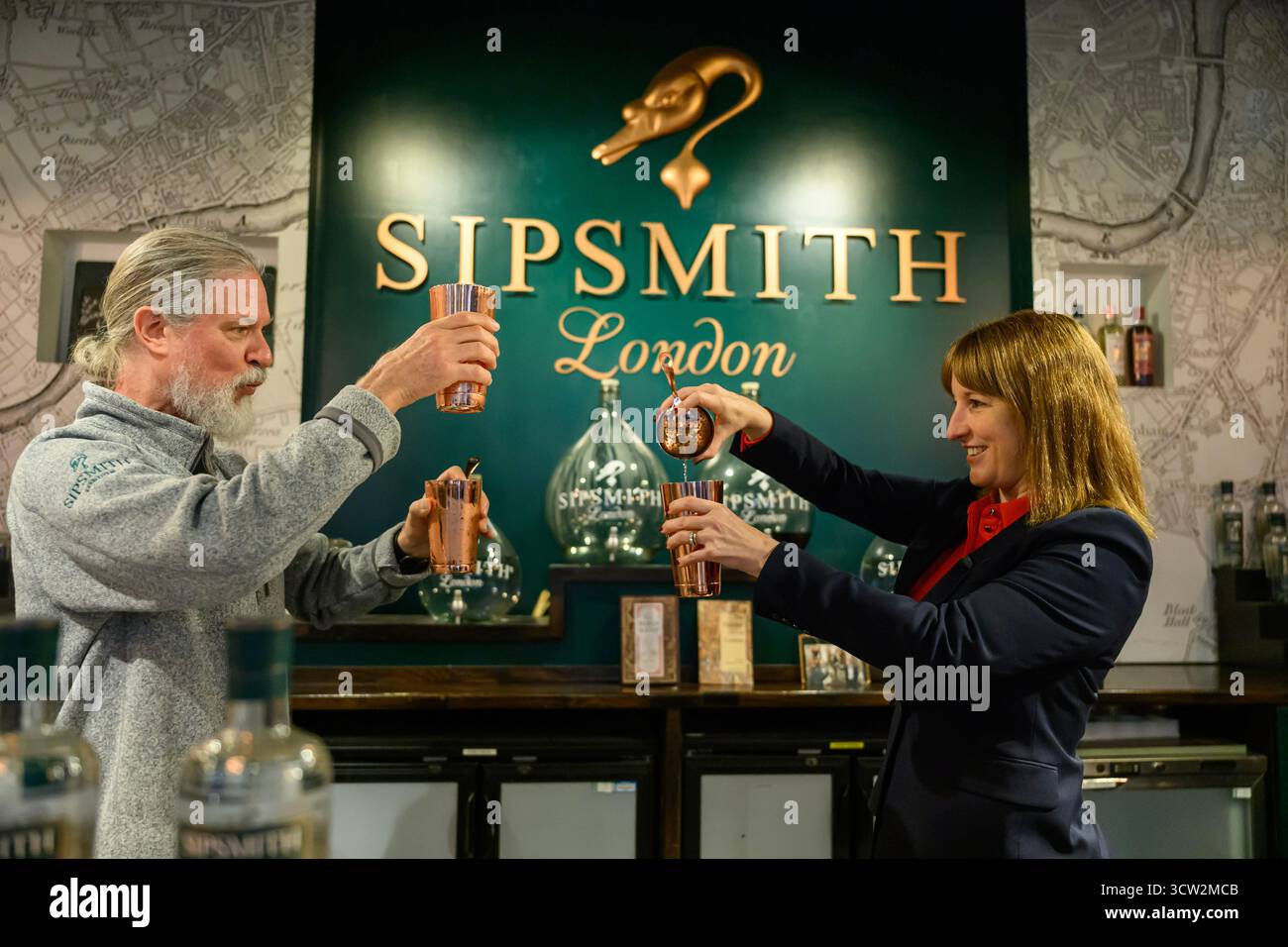 Chancellor of Exchequer Rachel Reeves mixing a gin with co-founder and ...