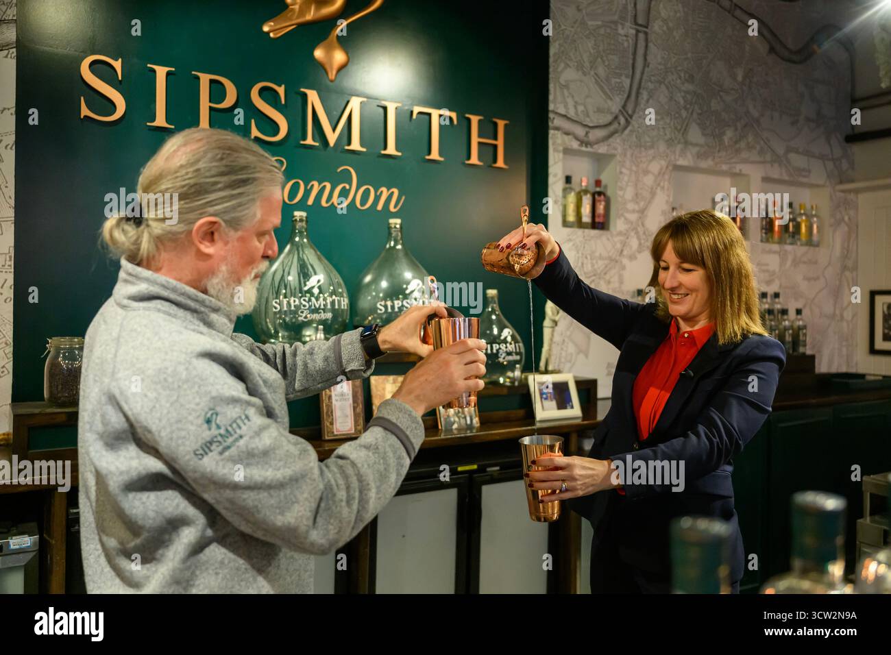 Chancellor of Exchequer Rachel Reeves mixing a gin with co-founder and ...