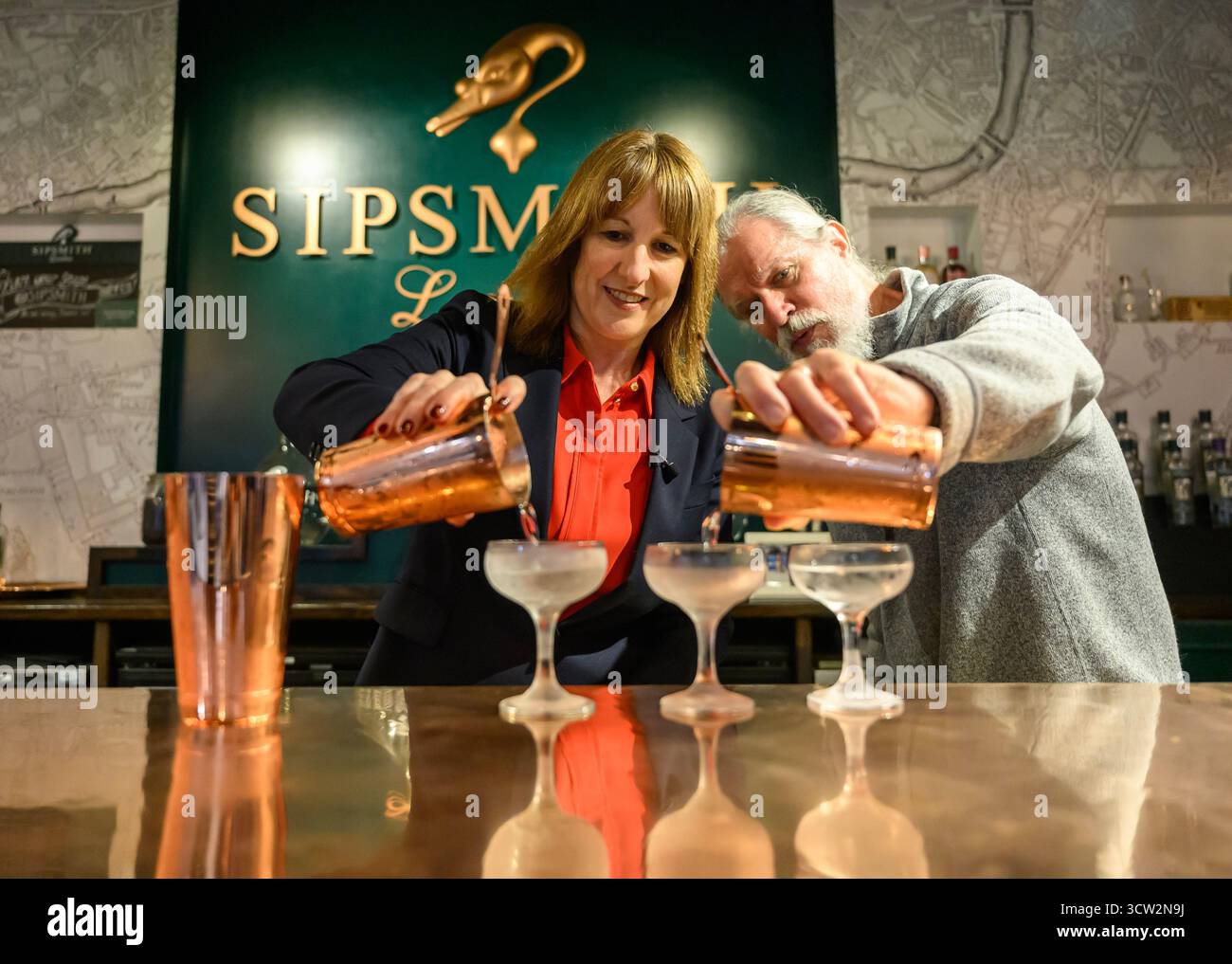 Chancellor of Exchequer Rachel Reeves mixing a gin with co-founder and ...