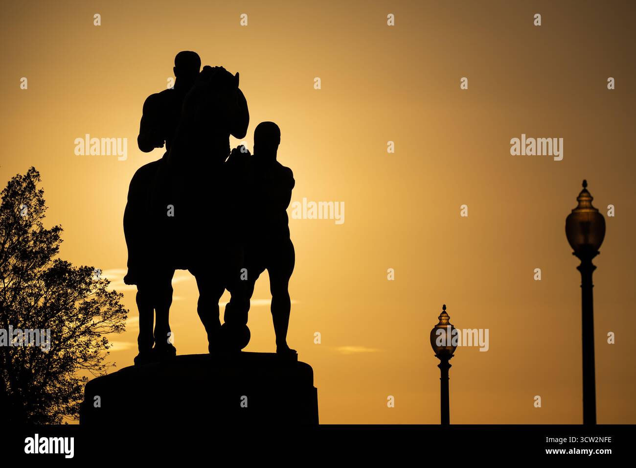 Two flanking figures hi-res stock photography and images - Alamy