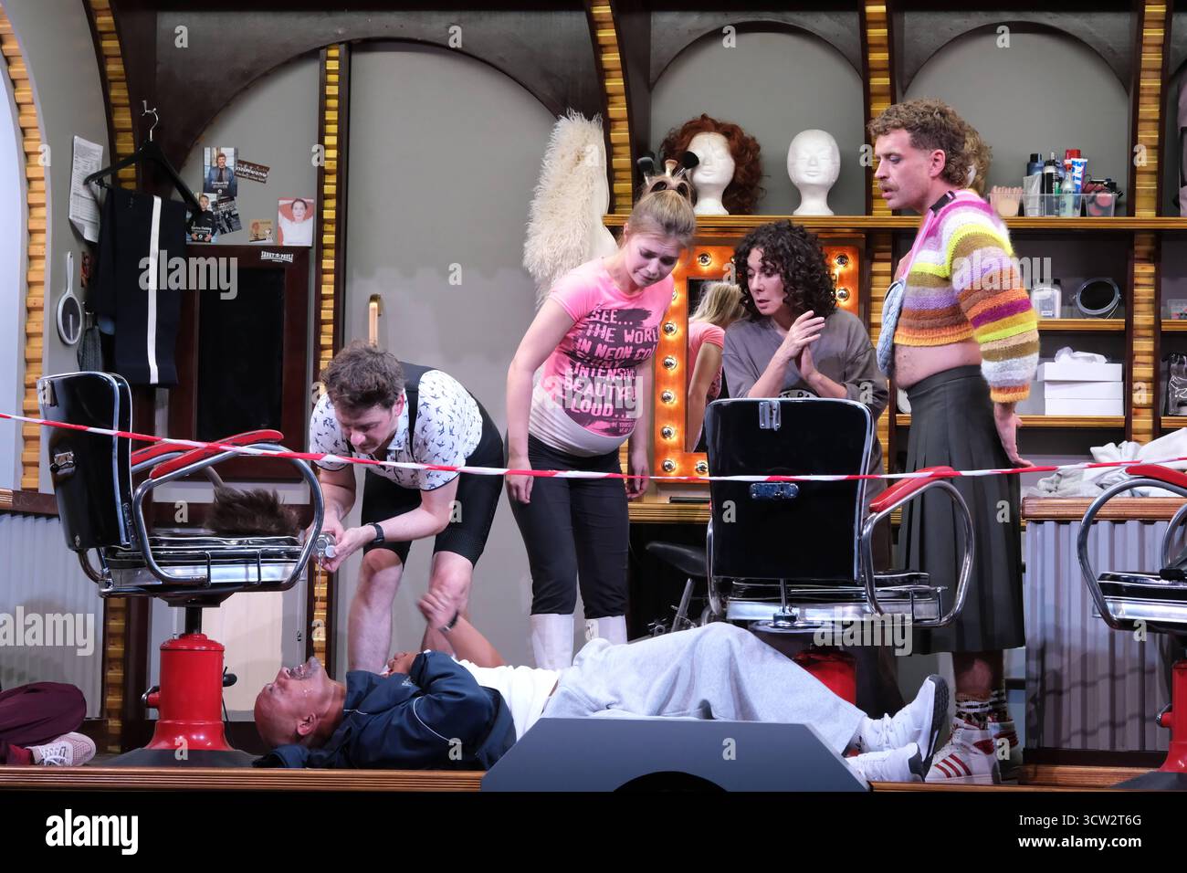 Sven Fricke, Farina Flebbe, vorne Patrick Abozen, Maria Ketikidou und ...