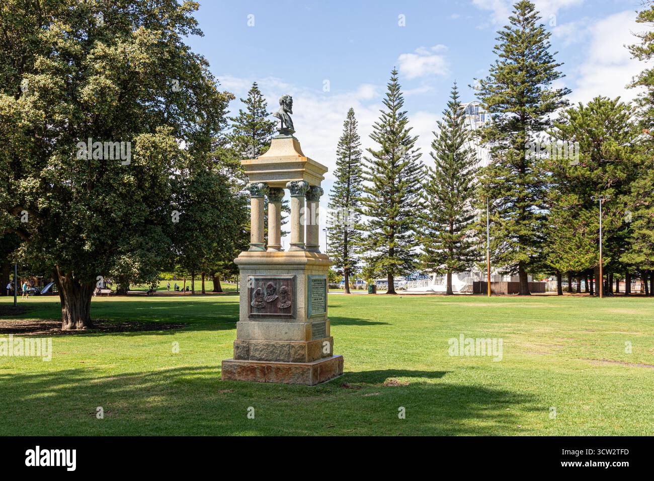 The Maitland Brown memorial (Explorers Monument) in Esplanade Park ...