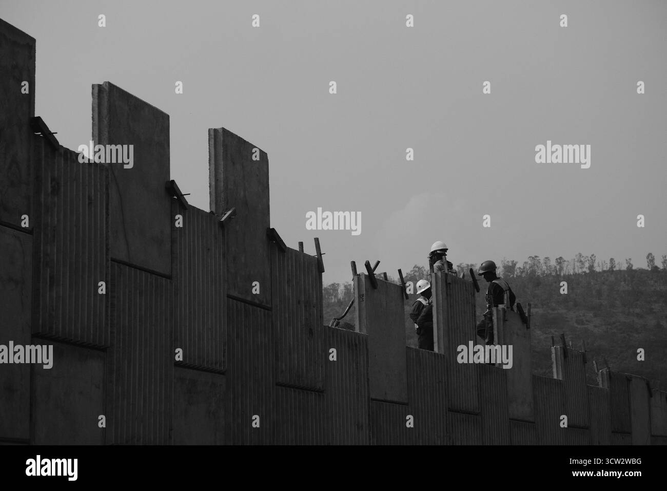 Construction site and workers in Mexico Stock Photo - Alamy