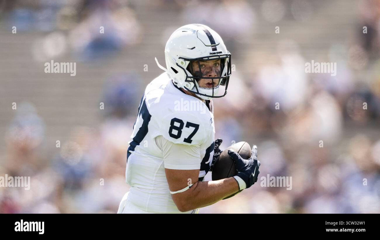 Penn State tight end Andrew Rappleyea (87) runs with the ball during an ...