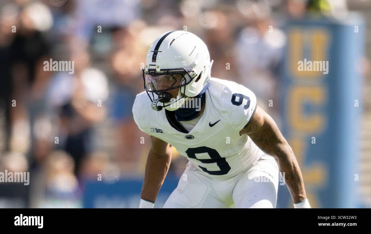 Penn State cornerback Elliot Washington II (9) takes his stance during ...