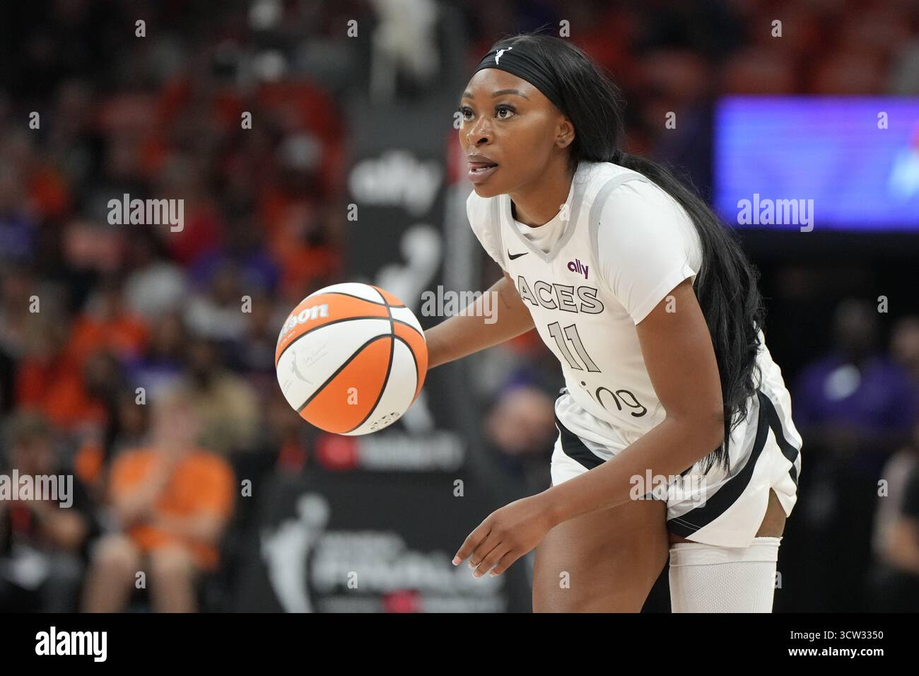 Las Vegas Aces guard Dana Evans (11) against Phoenix Mercury during the ...