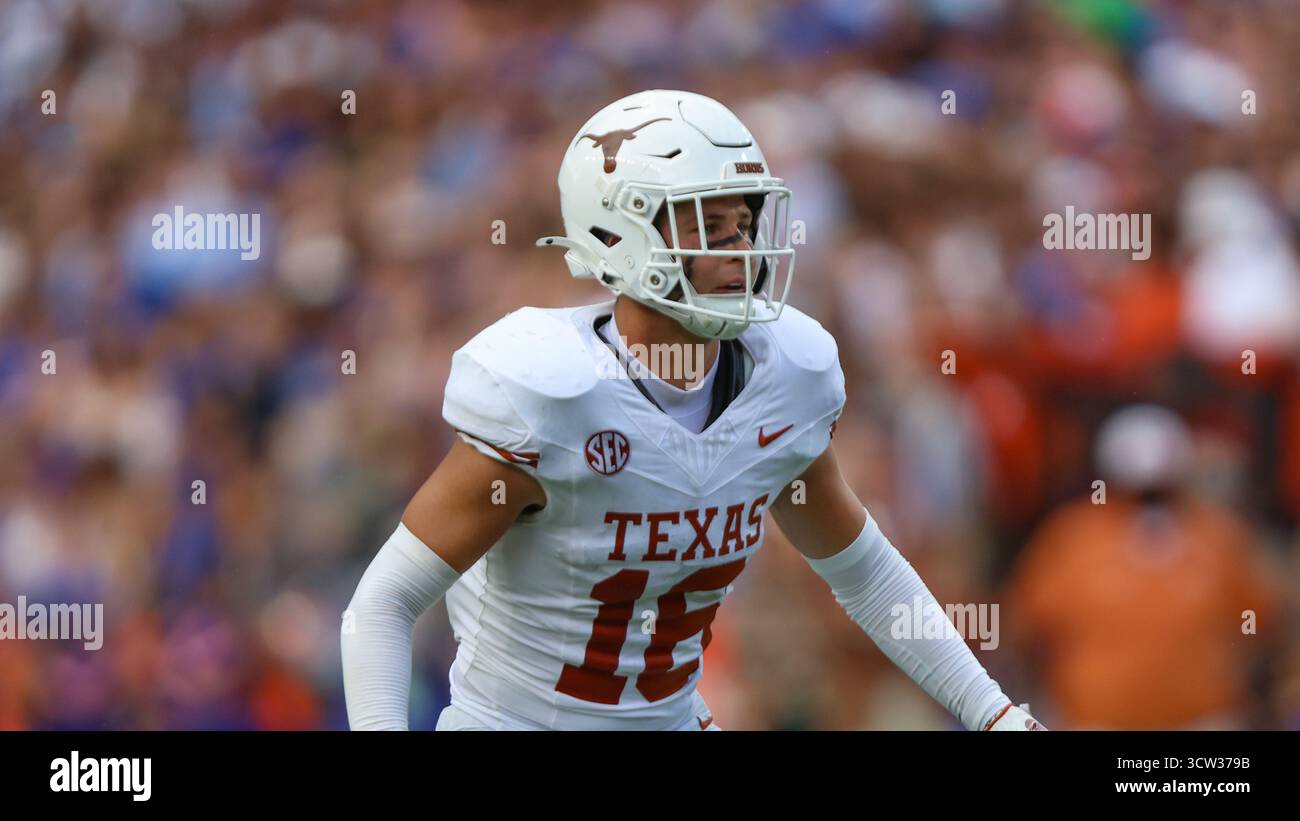Texas defensive back Michael Taaffe (16) defense in action during an ...