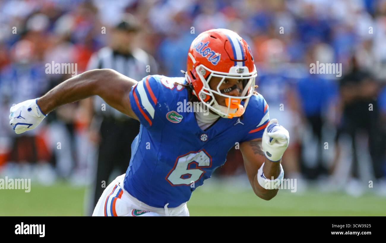 Florida wide receiver Dallas Wilson (6) runs a route during an NCAA ...