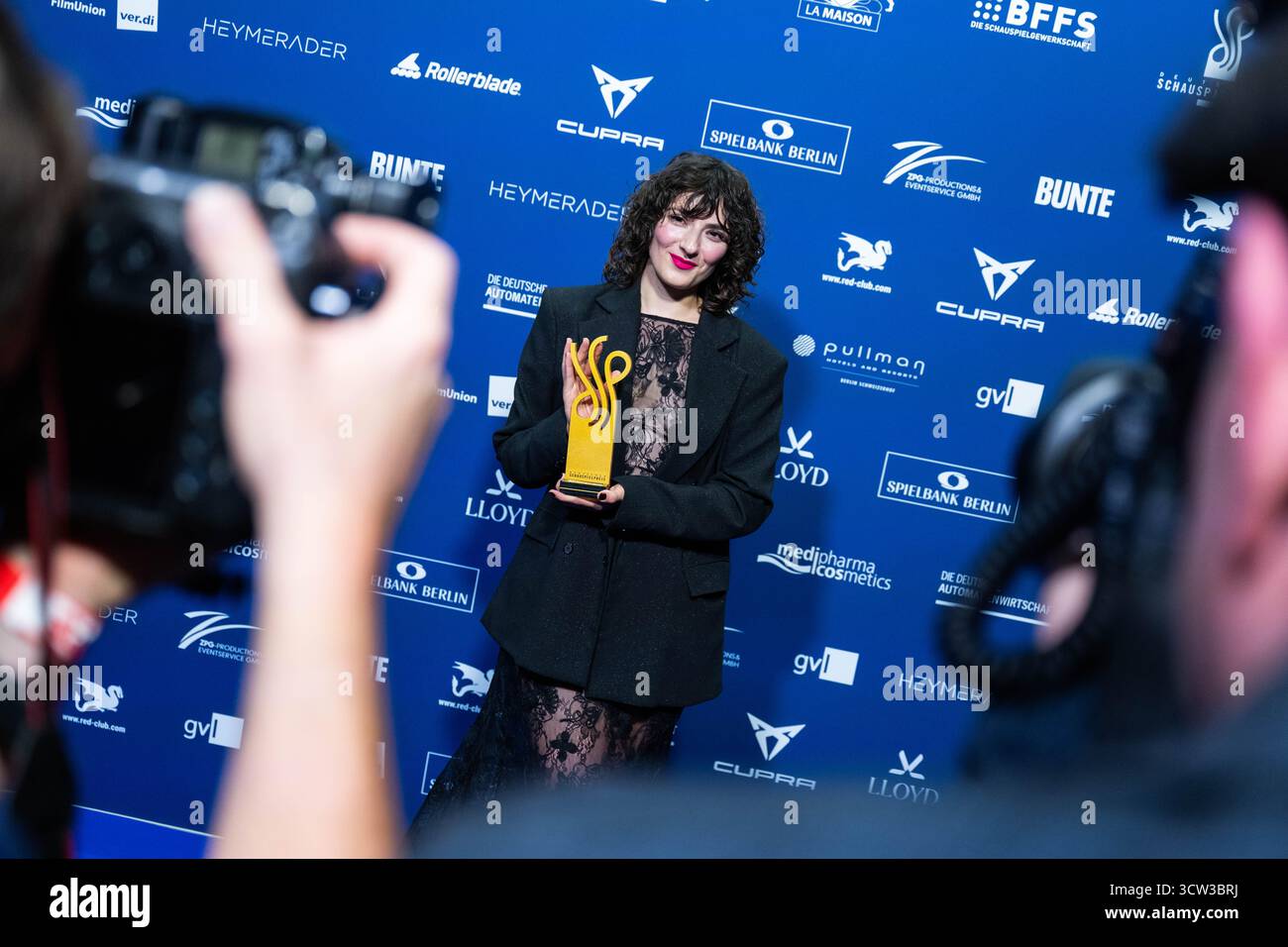 Berlin, Germany. 09th Oct, 2025. Seyneb Saleh wins the "Episodic Role ...