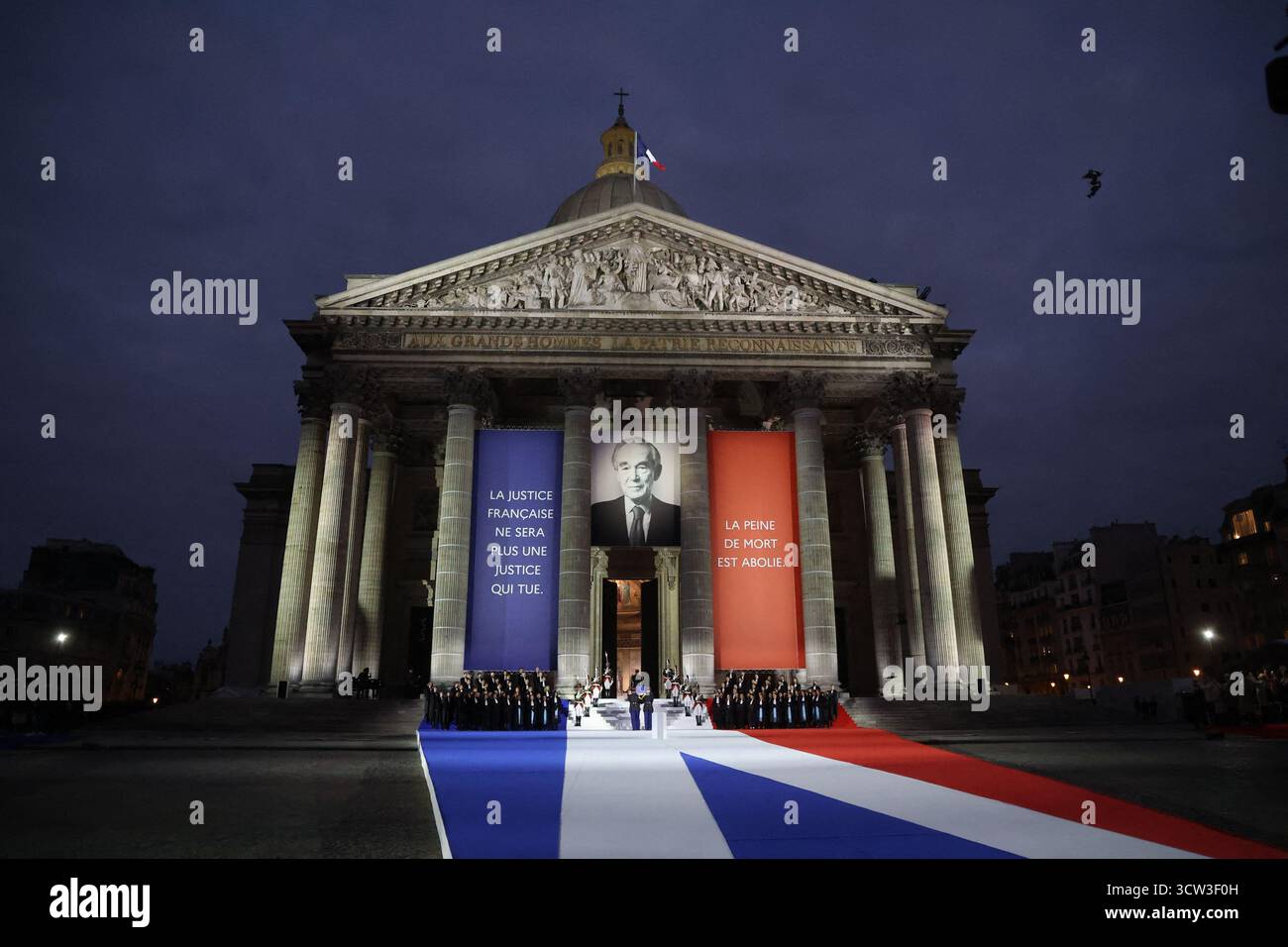 The French Republican Guard carries the ceremonial coffin draped in the ...