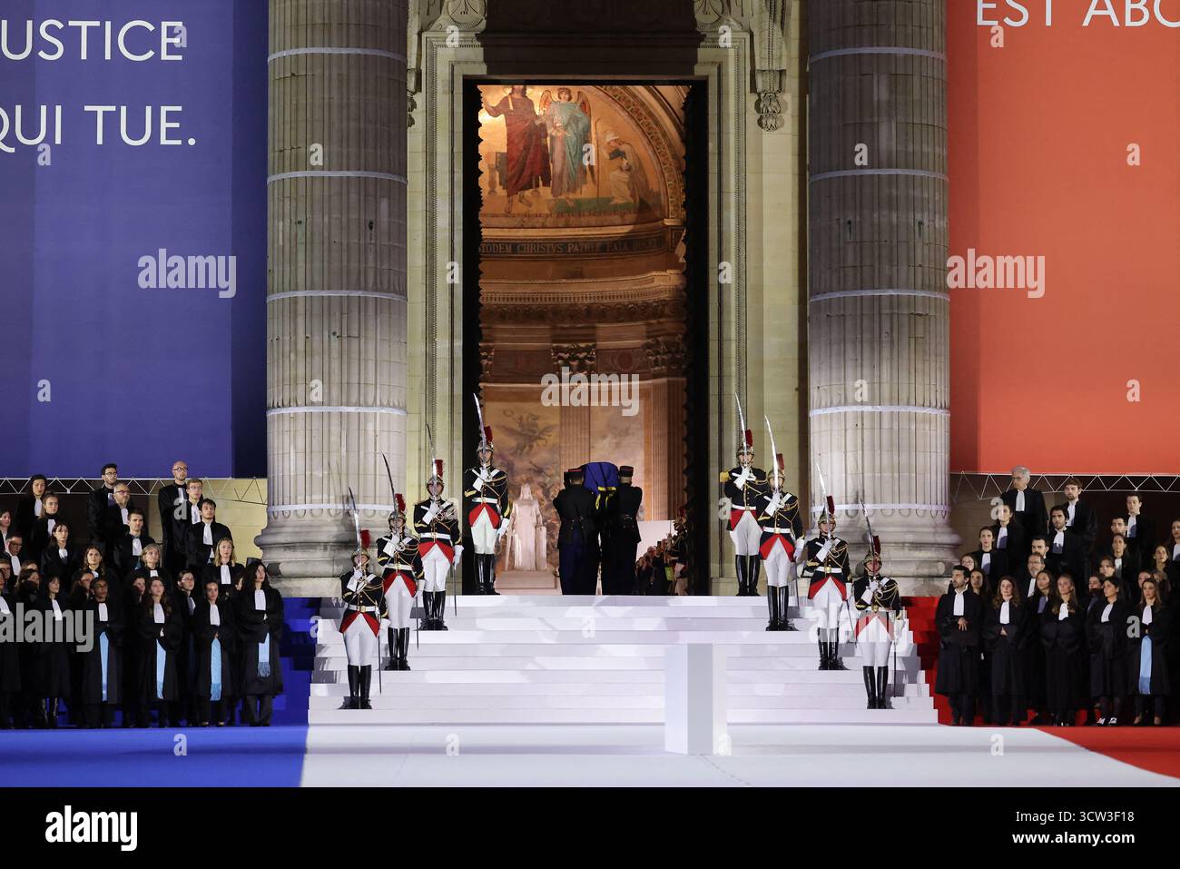 The French Republican Guard carries the ceremonial coffin draped in the ...