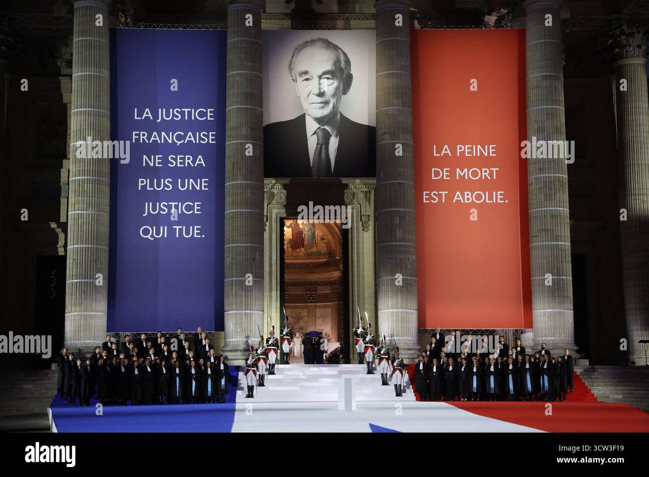 The French Republican Guard carries the ceremonial coffin draped in the ...