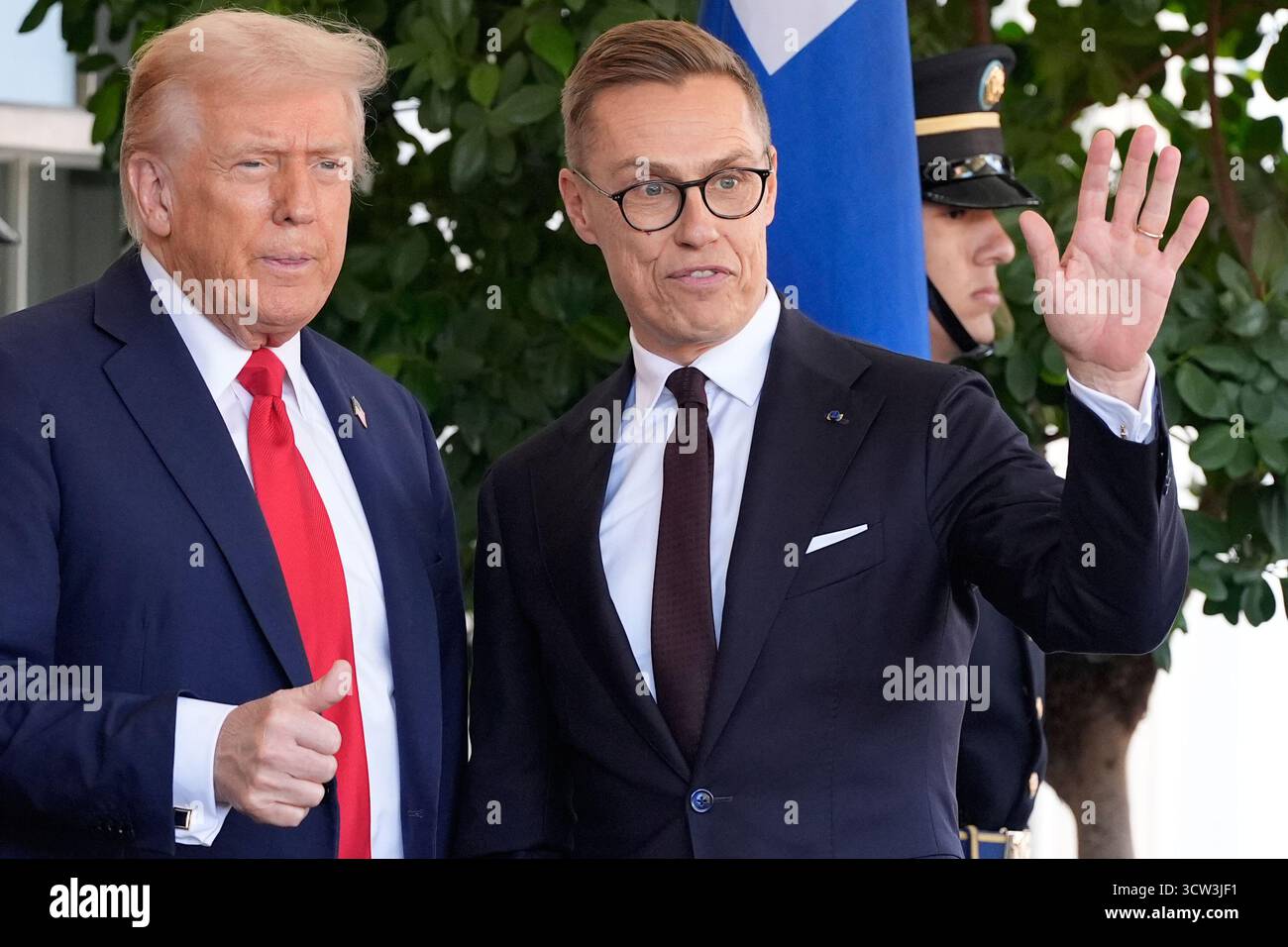 President Donald Trump greets Finland's President Alexander Stubb at ...