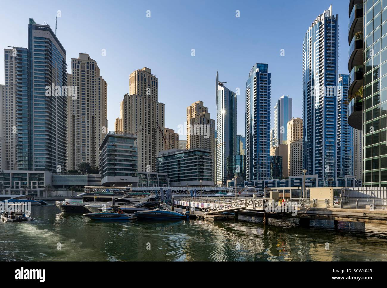 Dubai background hi-res stock photography and images - Alamy