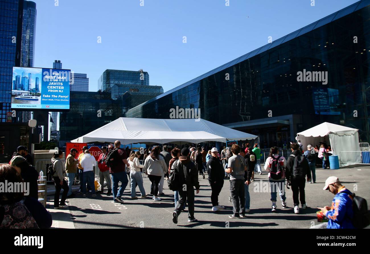 October 9, 2025, New York City, New York: (NEW) Comic Con Fans Crowd ...