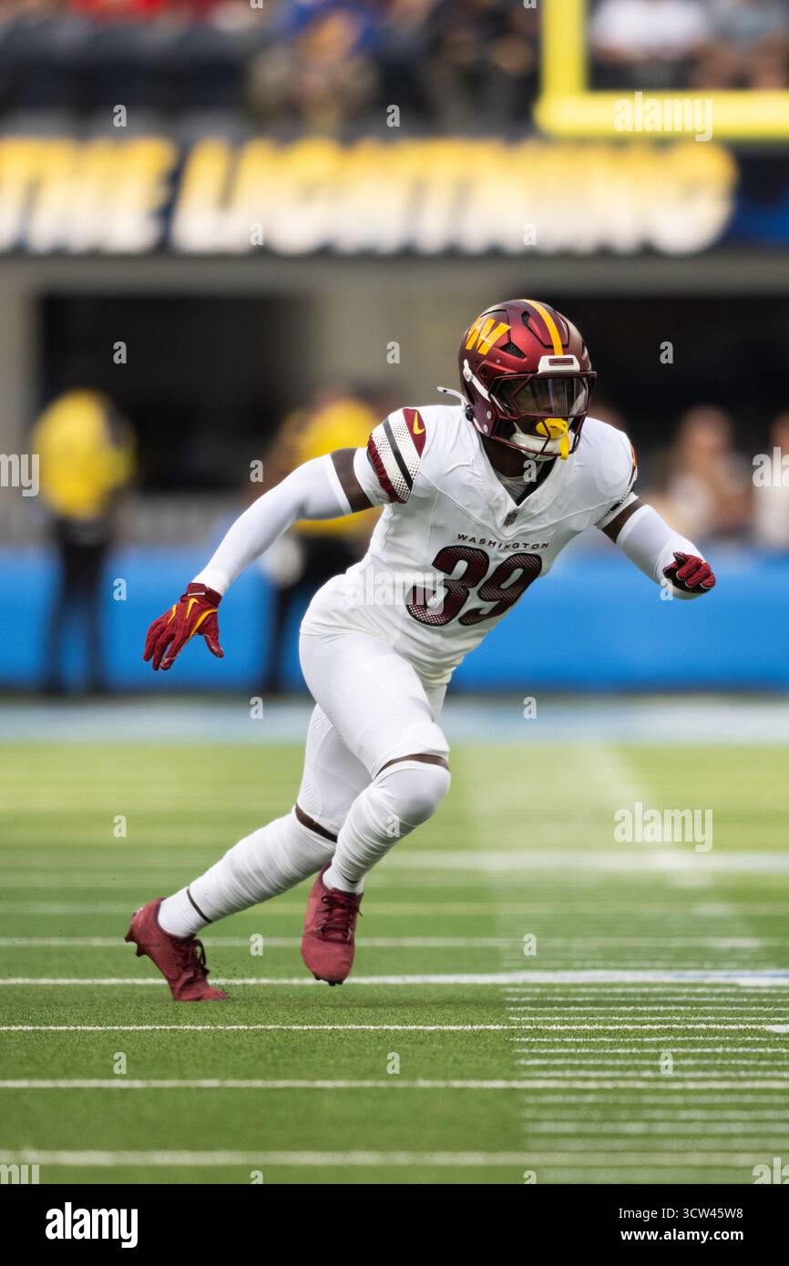 Washington Commanders safety Jeremy Reaves (39) runs during an NFL ...