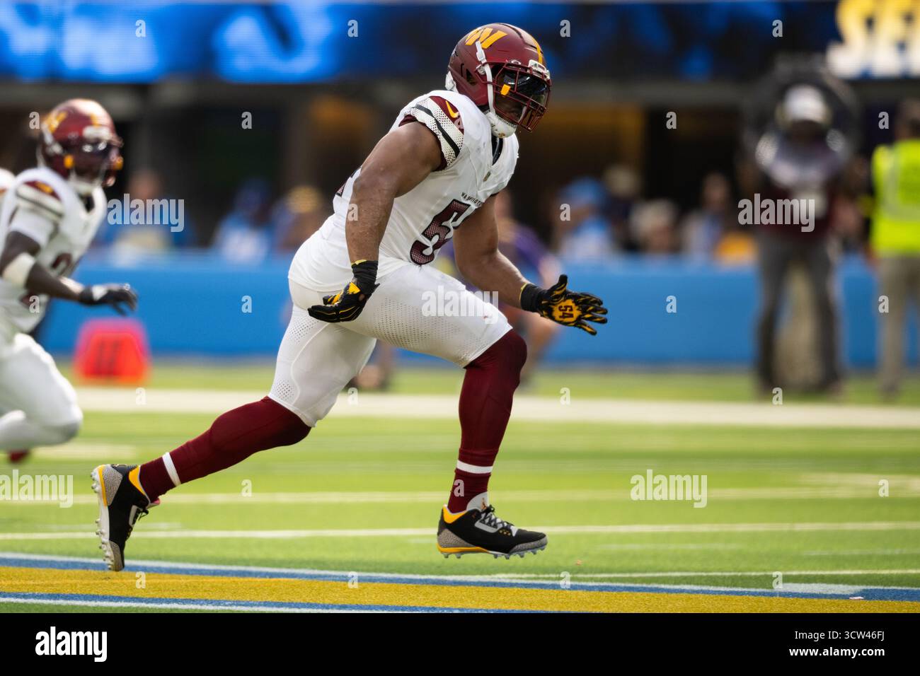 Washington Commanders middle linebacker Bobby Wagner (54) runs during ...