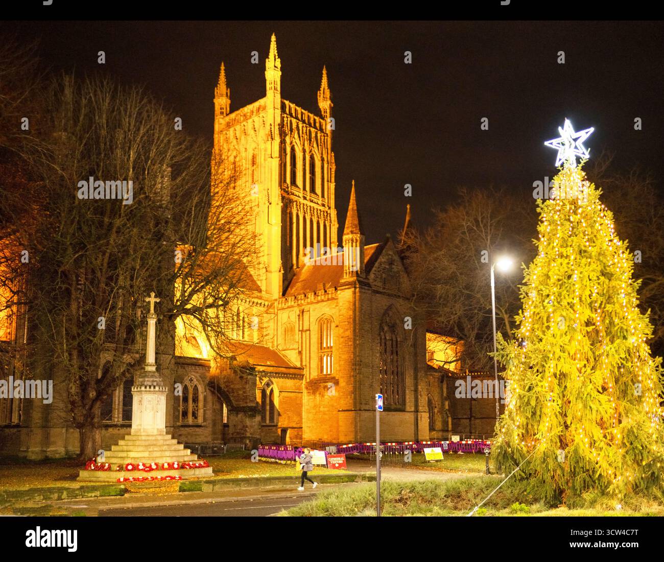 Christmas tree brightly lit hi-res stock photography and images - Alamy