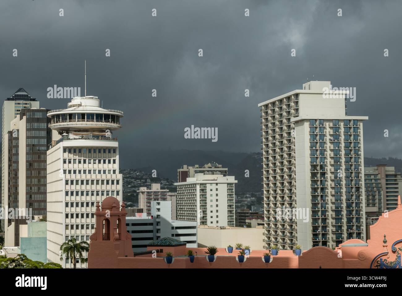 Honolulu rainbow arch oahu island hi-res stock photography and images ...