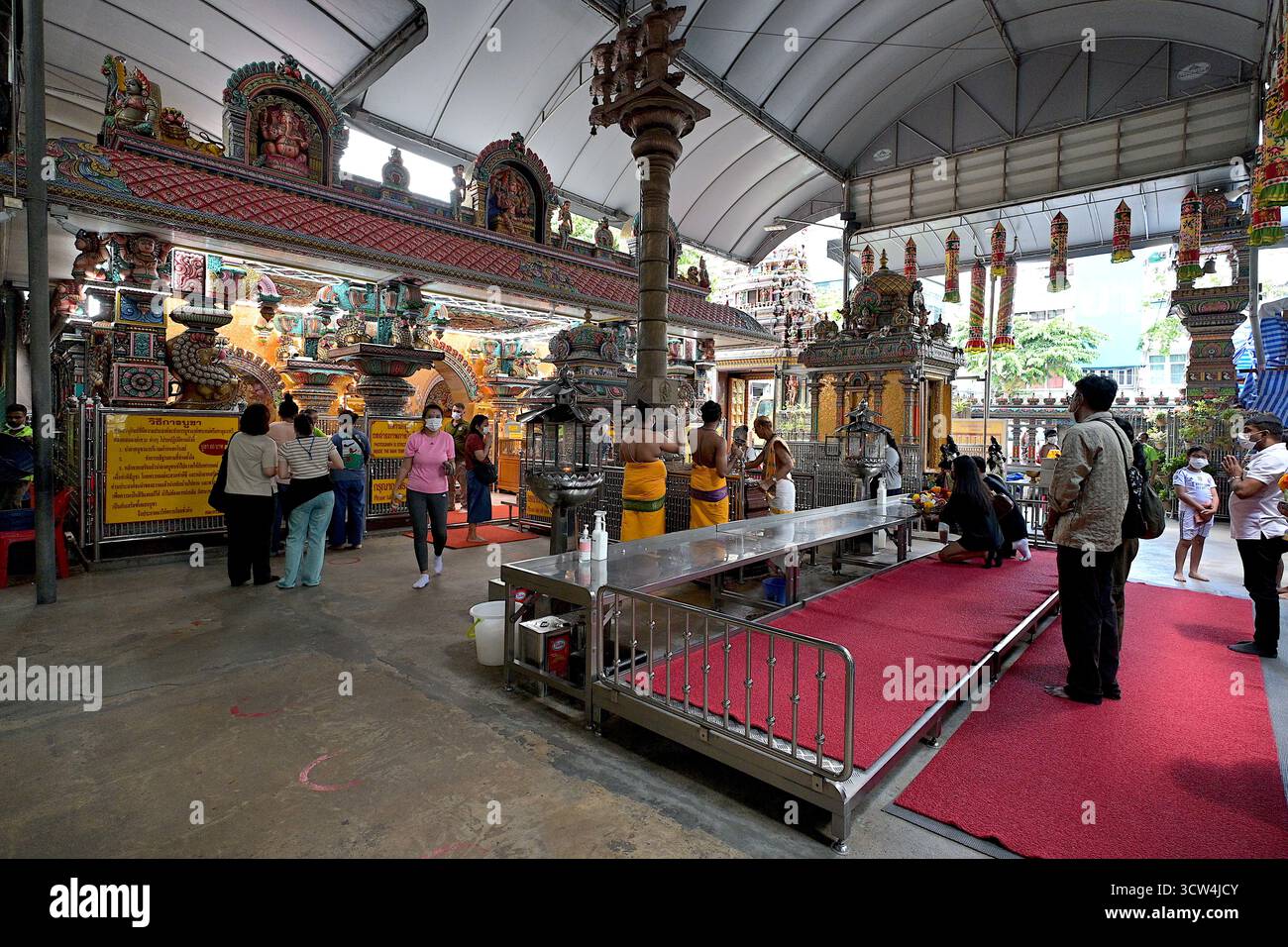 Sri Maha Mariamman Temple or Wat Khaek in Bang Rak attracts many Hindus ...