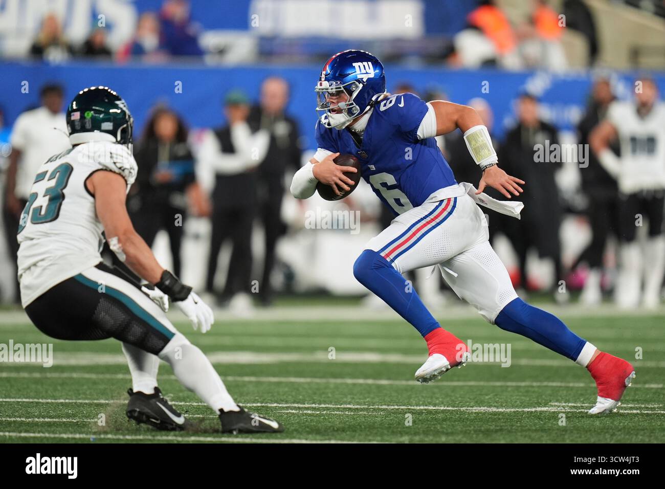 New York Giants' Jaxson Dart, right, runs for a touchdown past ...