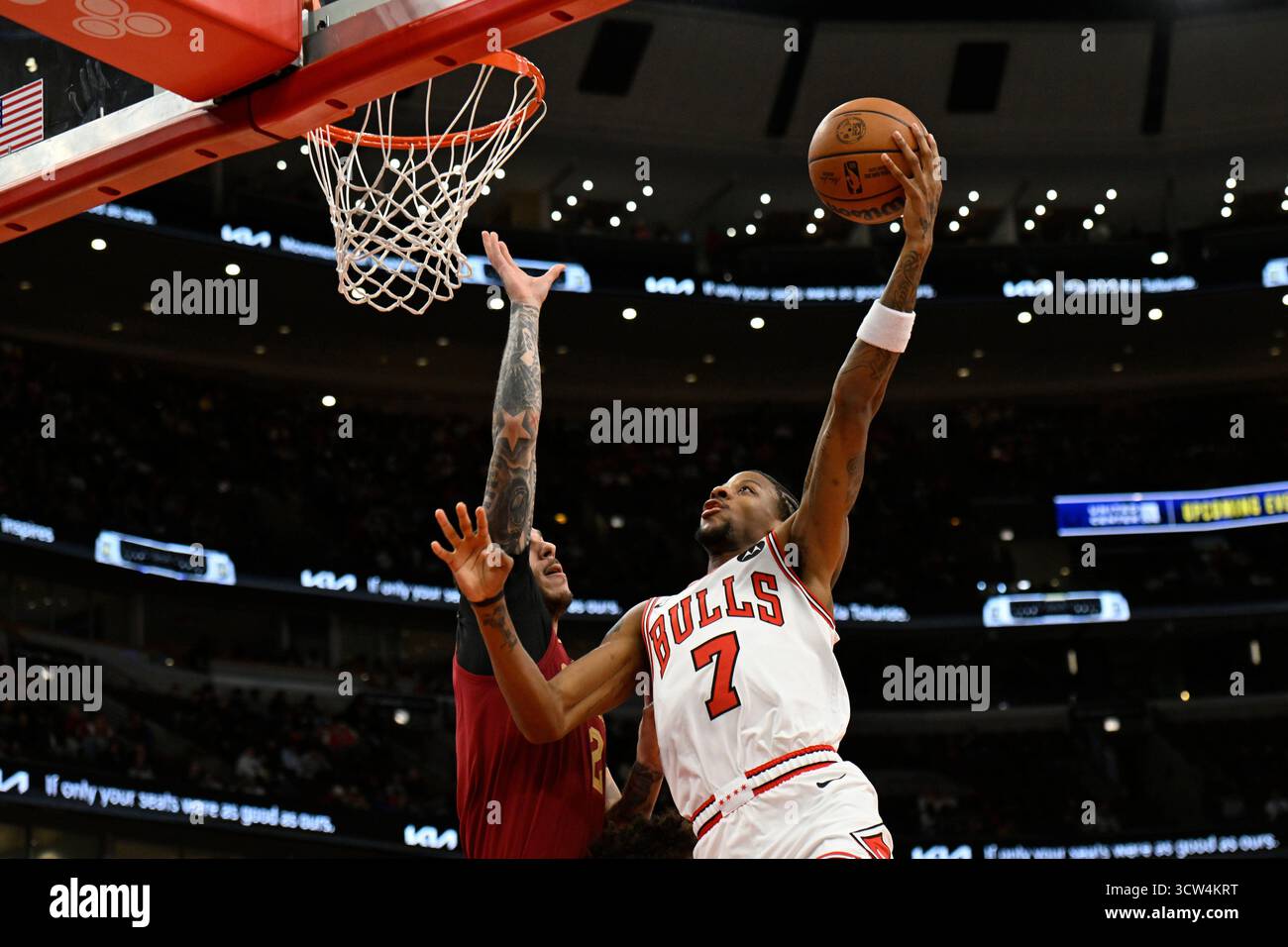 Chicago Bulls' Dalen Terry (7) goes up to shoot against Cleveland ...