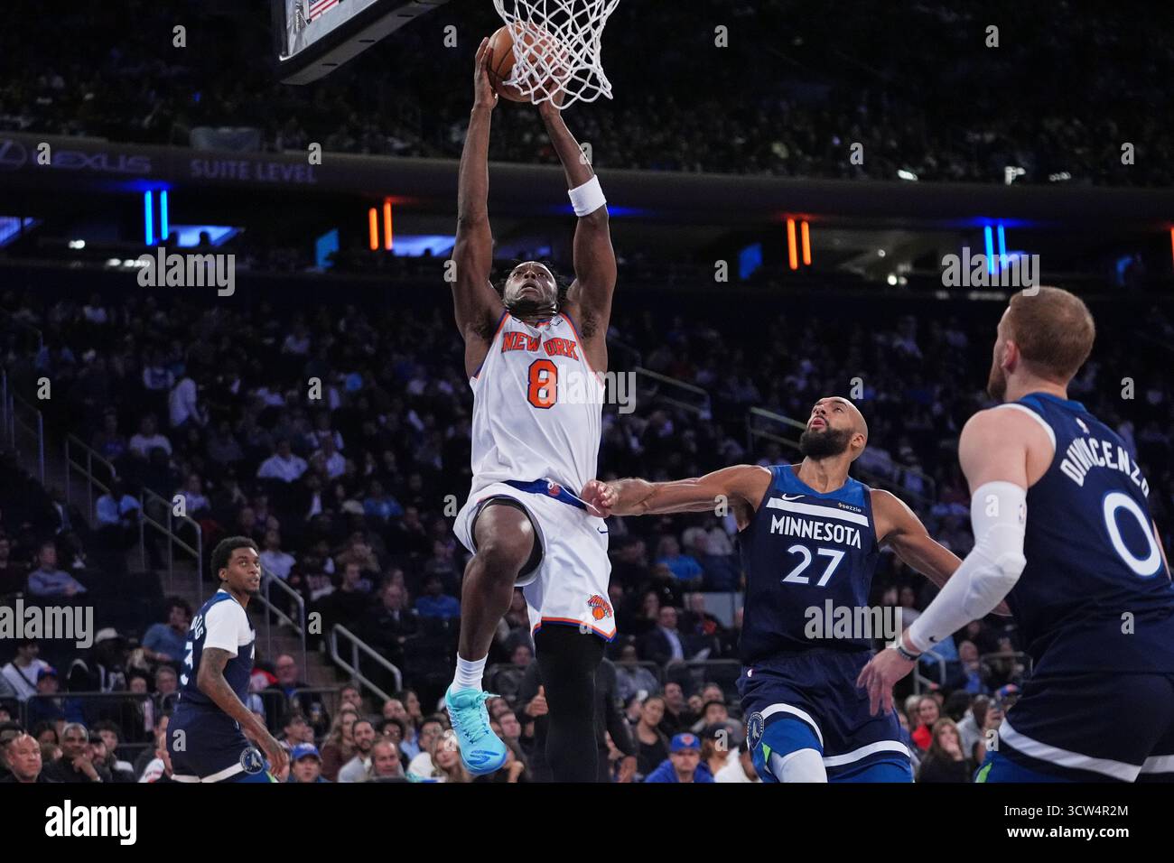 New York Knicks' Og Anunoby (8) drives past Minnesota Timberwolves ...