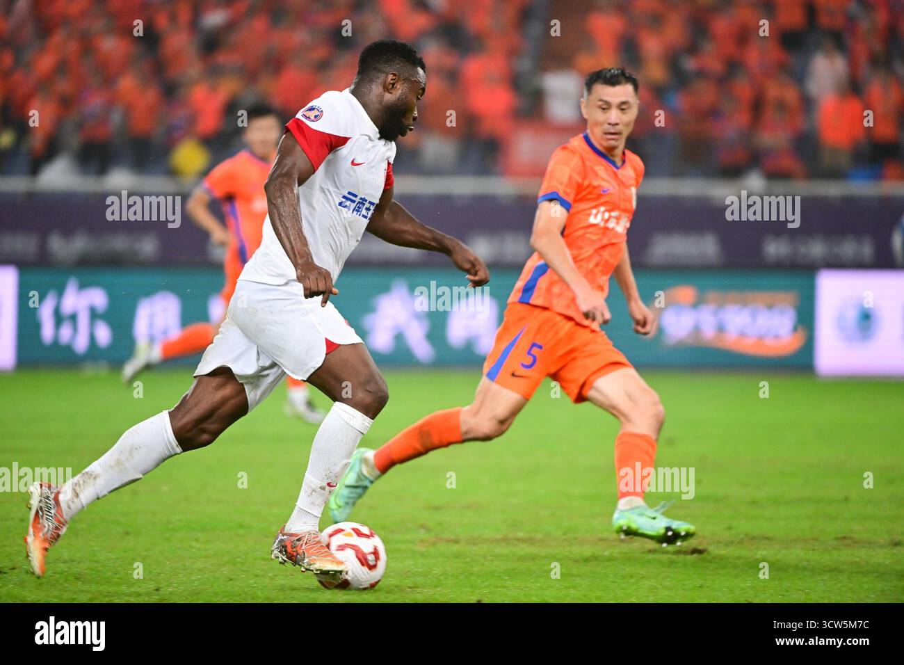 Shandong Taishan Football Club 1-1 draw Yunnan Yukun Football Club at ...