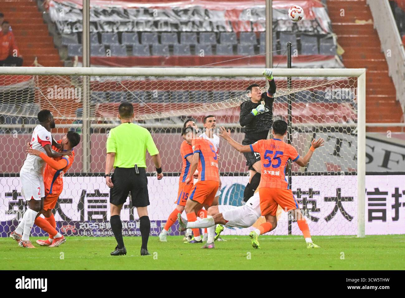 Shandong Taishan Football Club 1-1 draw Yunnan Yukun Football Club at ...