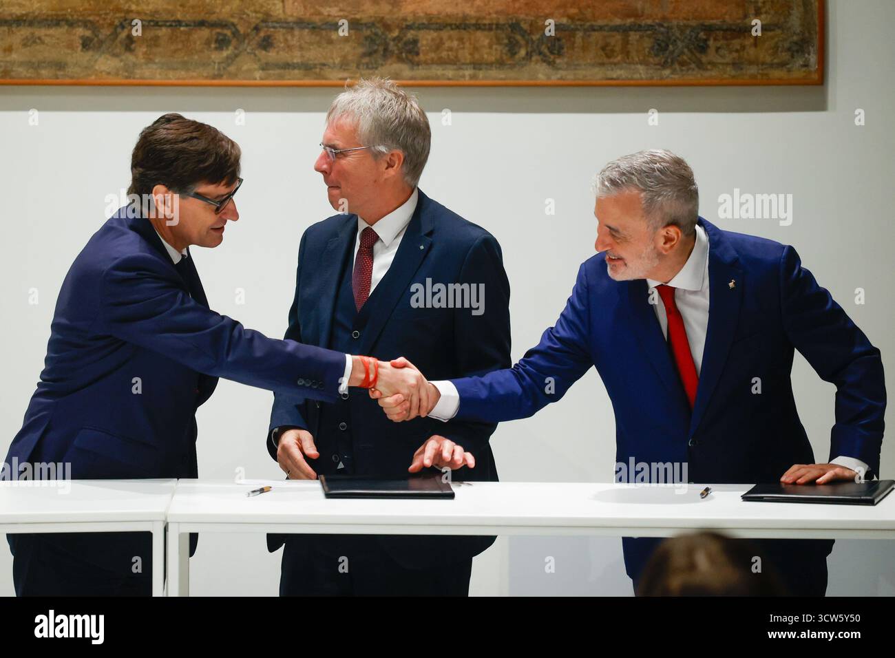 (L-R) The President of the Generalitat of Catalonia, Salvador Illa ...