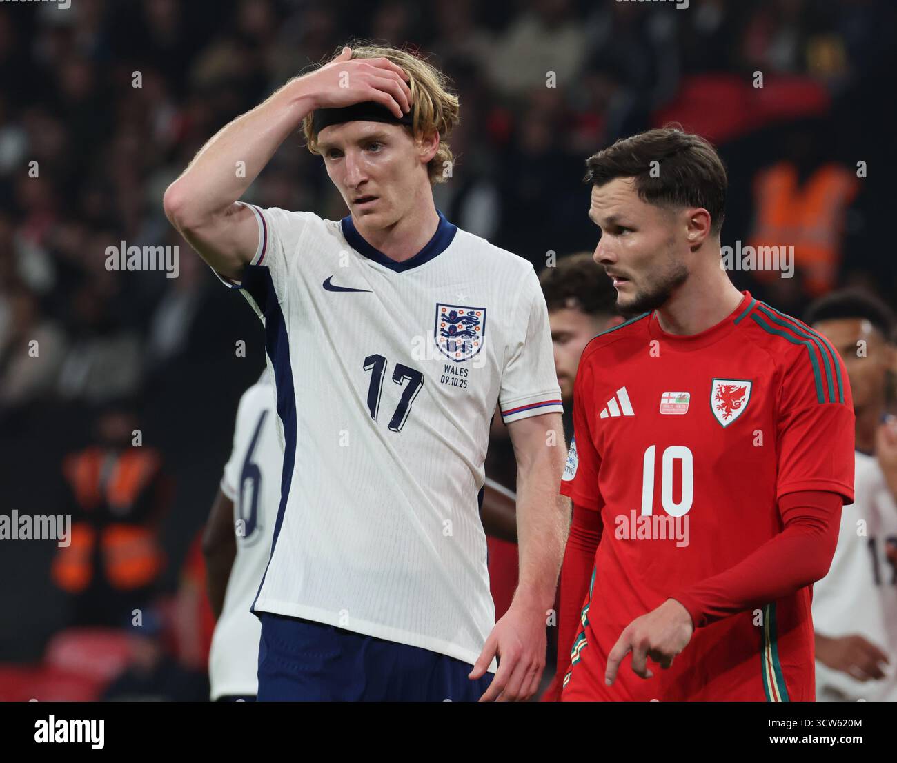 London, UK. 09th Oct, 2025. L-R Anthony Gordon(Newcastle)of England and ...