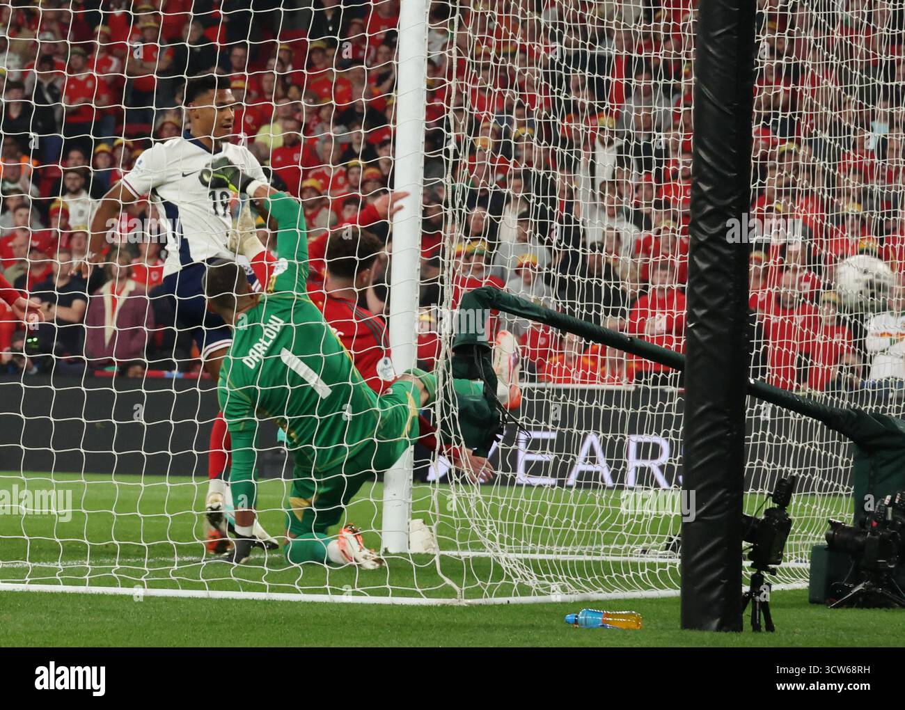 Ollie watkins aston villa 2025 october hi-res stock photography and ...
